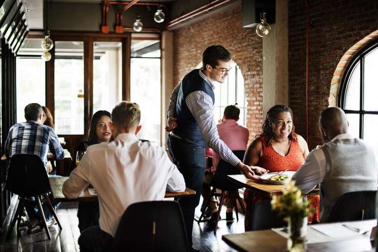 Pro Tips Every Beginner Waiter Must Learn - How To Be A Good Server